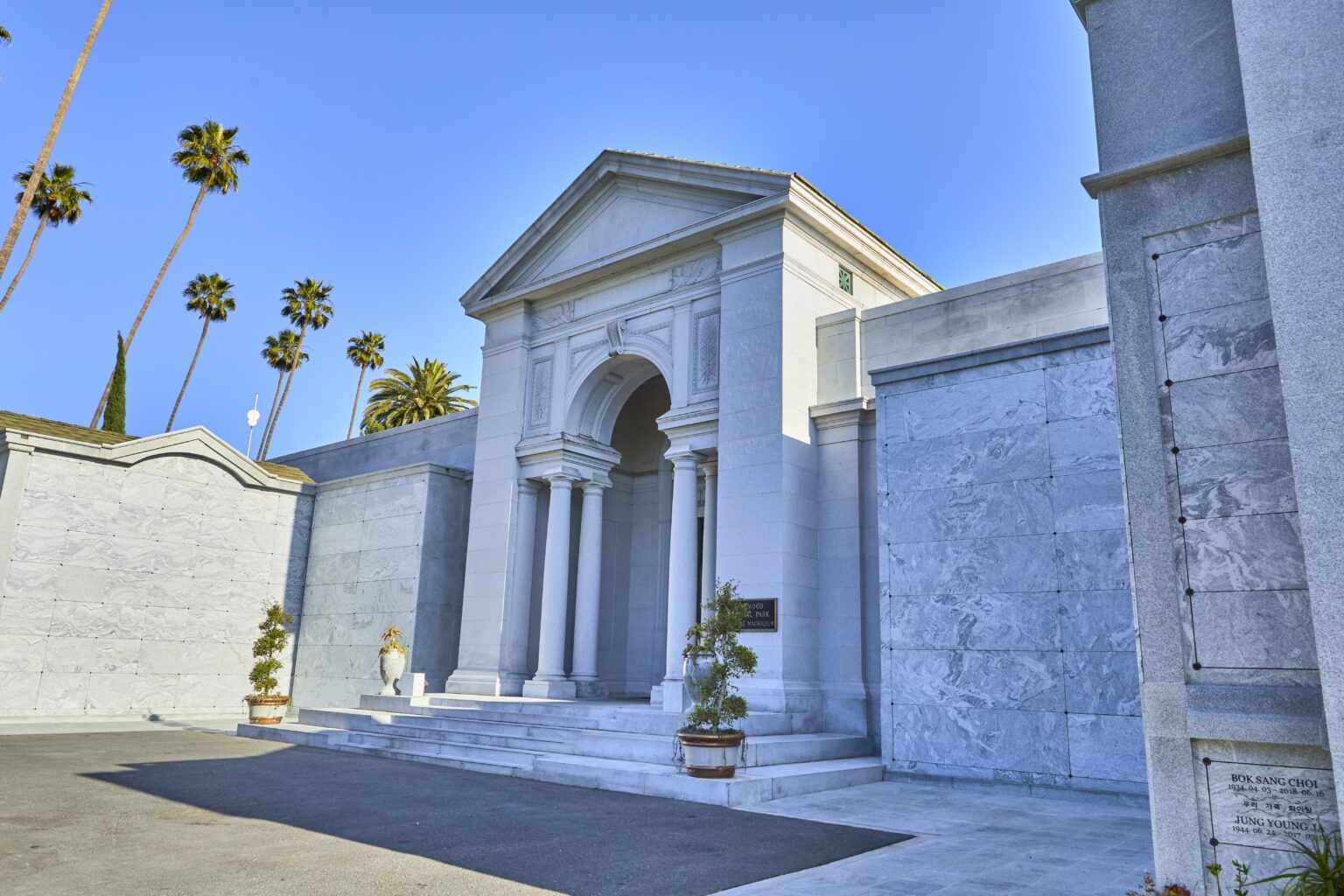 Top 5 Historical Cemeteries - Hollywood Forever