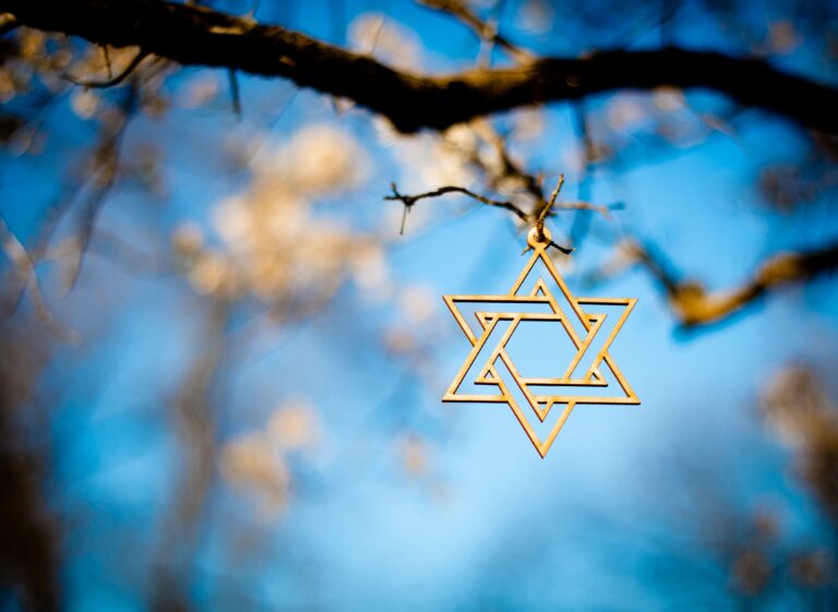 Understanding the Importance of the Jewish Cemetery: Customs and ...