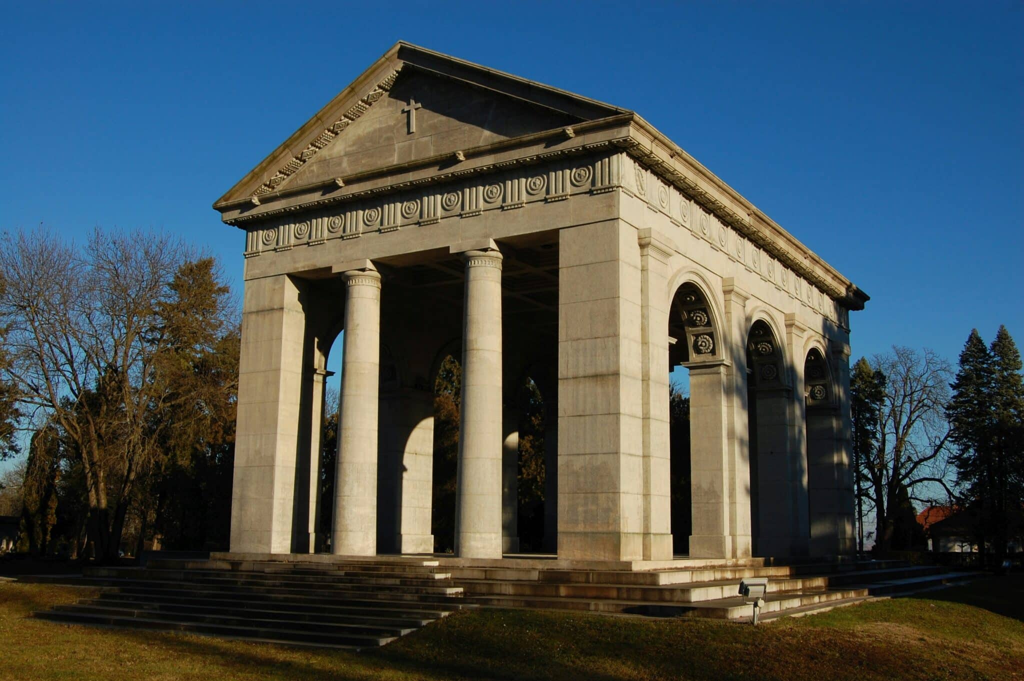 Considering Mausoleum Burial? A Helpful Guide for Families - Hollywood ...